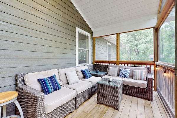 Charming Home In New Buffalo, Located Next To Beaches, Bike Path, And Golf - New Buffalo, MI