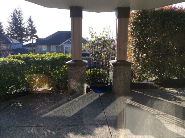 Modern, Spacious Hilltop Retreat Close To All Amenities. - Victoria, Canada