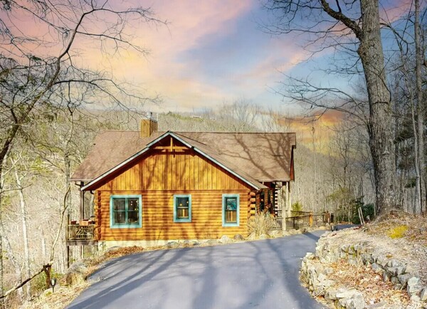 Mountain Top Lodge - Stunning Mountain Views - Sapphire, NC