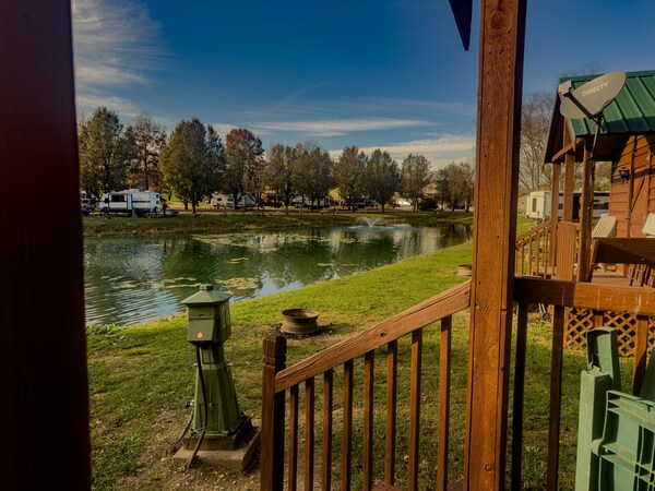 Cabin - Small On Pond - Indiana