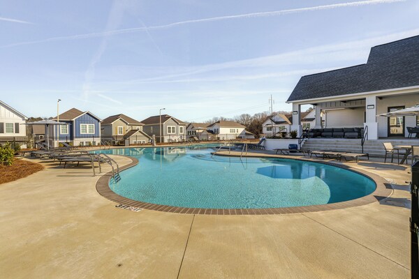 Near Square & Campus: Modern Home W/ Pool Access! - Oxford, MS