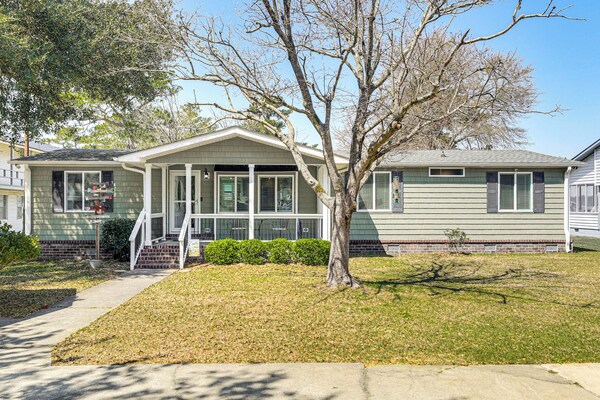 Lake Moultrie Access: Moncks Corner Home W/ Dock - Lake Moultrie, SC