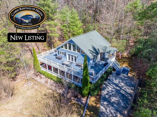 Porchside Getaway  Spacious 4br Cabin With Hot Tub - Helen, GA