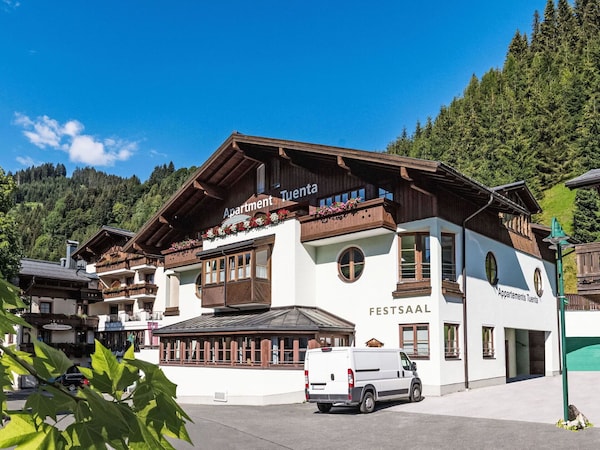 Acogedor Apartamento Para 4 Personas Con Wifi, Tv, Balcón, Mascotas Permitida Y Aparcamiento - Hochkönig