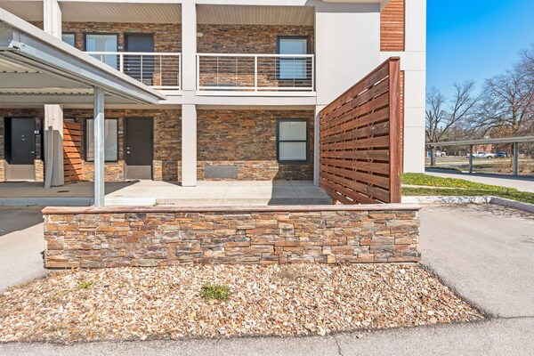 Autumn Seas 1 King Br Free Parking Wi-fi And Gym Access Peaceful And Comfortable - Shawnee, KS