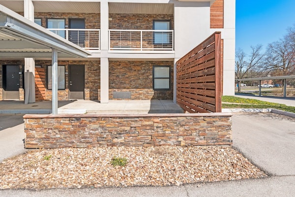 Autumn Seas 1 King Br Free Parking Wi-fi And Gym Access Peaceful And Comfortable - Shawnee, KS