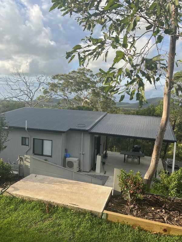 Hilltop Hideaway In Agnes Water- Perfect Easter Retreat. Beach Is 2 Minutes! - Agnes Water
