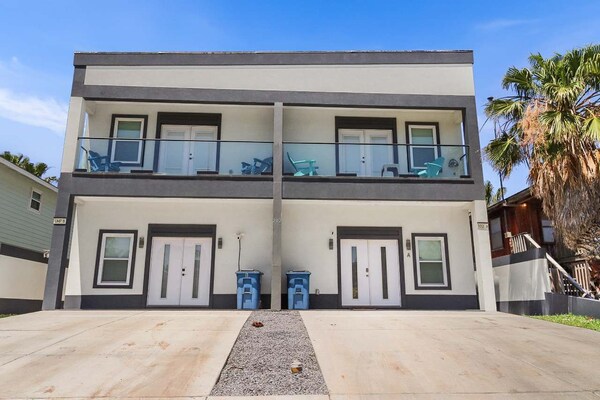 Upstay: Island Retreat W Private Pool & Bay View - 사우스 파드레 아일랜드