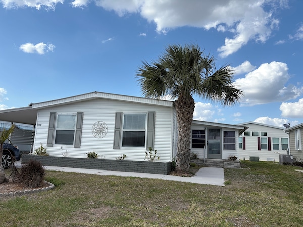 Cozy 2-bedroom Mobile Home In Beautiful Venice With Wifi, Lovely Screened Lanai - Venice, FL