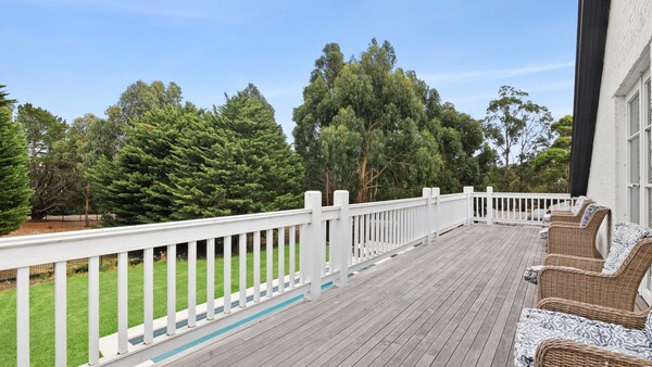 Magnificence On Scorpio - Geelong