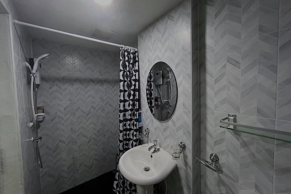 Skylink Homes Classic Studio - Airport Link Prattunam Station - Bangkok