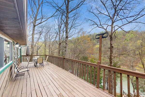 Serene Lake Home With Foosball, Dartboard, Luxe Kitchen - Dog Friendly! - Norris Lake, TN