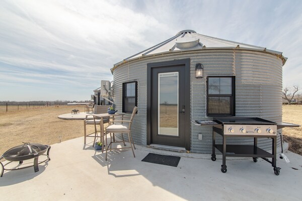 New! Silo Inn - Spice Studio Bungalow - Pets Allowed - Holland, TX