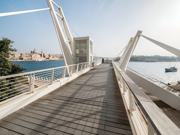 Deluxe 2br Apartment In Sliema Tigne Suites 134 - Malte