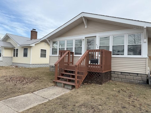 Nautical 4 Bdm 2 Bath Home In Heart Of Rogers City - Rogers City, MI