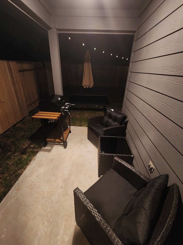 Stunning Modern Beautiful Home! - Spring, TX