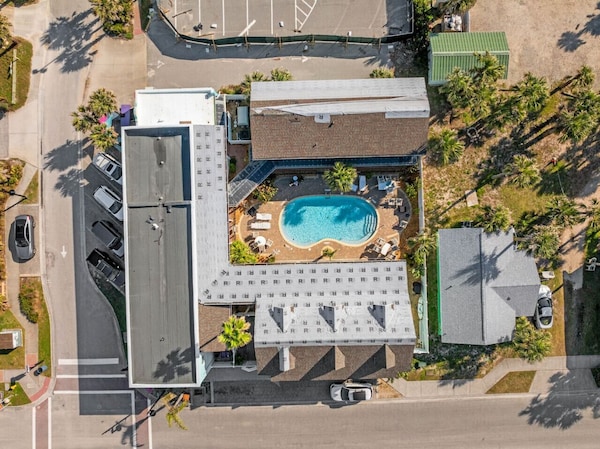 Pet-friendly Condo In Flagler Beach With Pool, Walking Distance To Beach! - Flagler Beach, FL