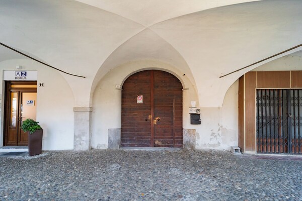 Pop Art - One Bedroom Apartment, Sleeps 3 - Cuneo