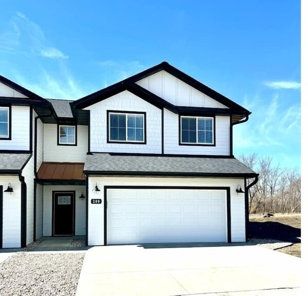 Welcome To Serenity - Spacious 4-bedroom Townhome In Mankato Minutes From Msu - Mankato, MN