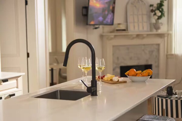 The Bordeaux - 4 Bedrooms, 1,5 Baths Apartment In Montréal Downtown With Parking - Montréal