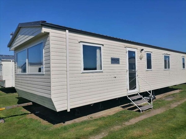 Maple Leaf - 3 Bedrooms Sleeps 8 - Kent