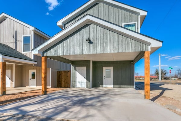 Holiday Inn - 3 Br/2.5 Ba - New! - San Angelo, TX