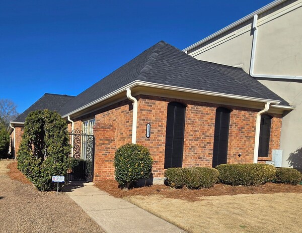 Spacious 2br Townhome. Conveniently Located Close To Restaurants And Shopping - Montgomery, AL