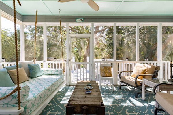 Shell Cottage-luxury Vacation Home, Hot Tub, 3 Min. Walk To Beach - Folly Beach, SC