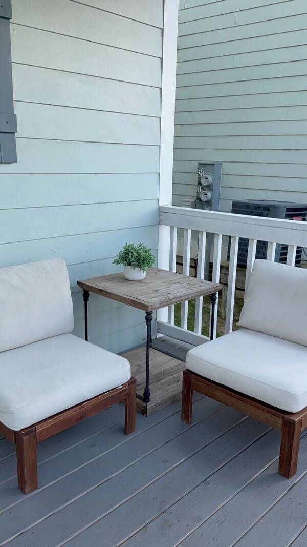 Charming 3-bedroom Townhome Near Downtown And Lakefront Lake Charles - Lake Charles, LA