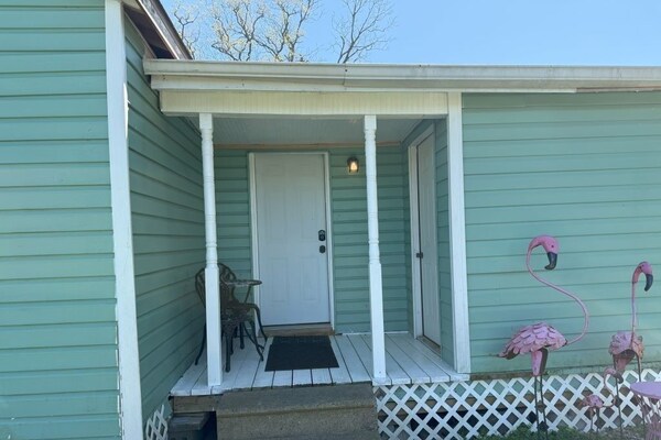 Charming 2-bedroom Pet-friendly House With Fenced Yard Minutes From Galveston! - Galveston
