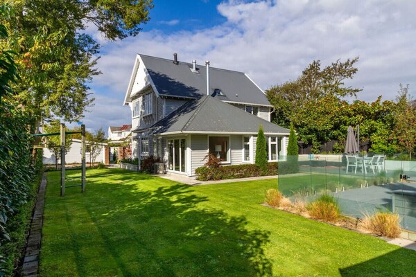 Grand 5 Bedroom Villa In Fendalton Heated Pool - Christchurch