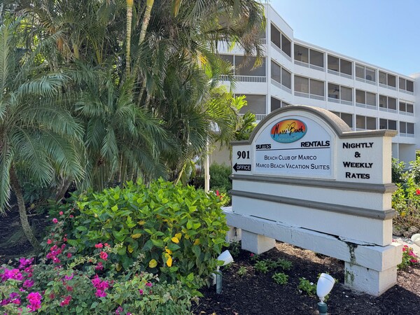 Top-floor Partial Gulf View!  Steps From The Beach!  Little Tropical Paradise! - Marco Island, FL