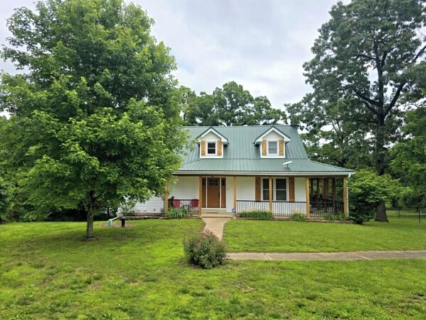 Ozark Hills Hideaway - Camdenton, MO