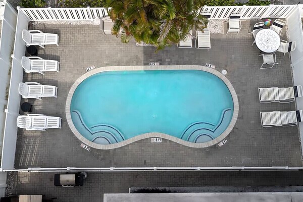 1 Block Walk-quiet St. To Beach/food/fun/sun/shops - Anna Maria Island, FL