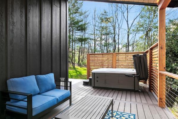 Luxury Tiny House Hideaway Near Downtown - Asheville, NC