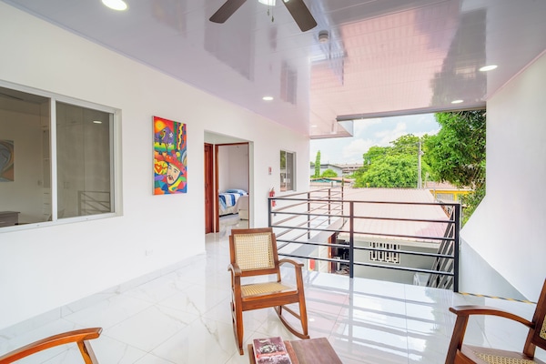 Spacious 5-bedroom House In Welcoming Managua With Wifi, Ac - Managua