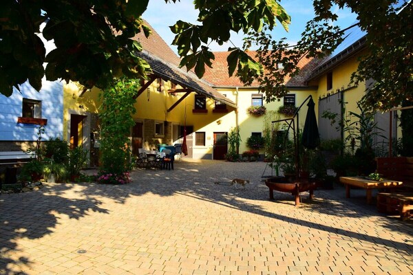 Neu Gestaltetes Appartement (40qm) Ideal Für Familien Für Bis Zu 4 Personen - Weikersheim