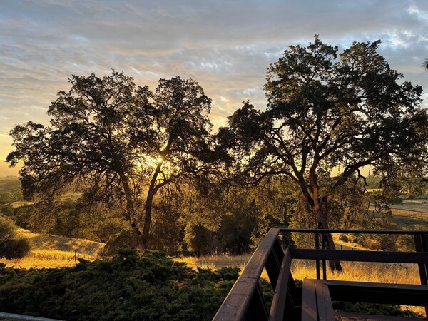 Spacious 5-bedroom Villa, With Beautiful Lake Views In Charming Lakeport. - Lakeport, CA