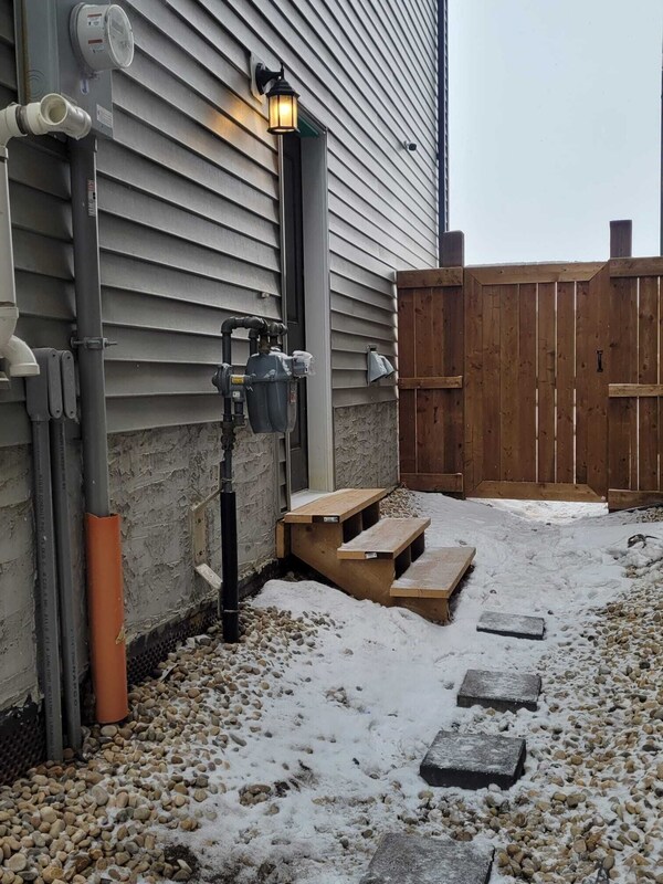 Charming 2-bedroom Basement In Superb Edmonton With Wifi Near Wem - Alberta