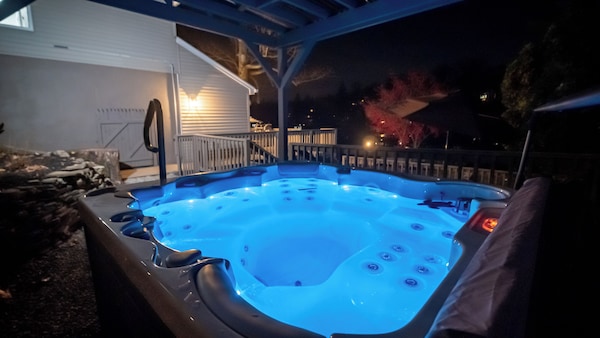 Lakefront Luxury Retreat With Endless Amenities - Ringwood State Park, Ringwood