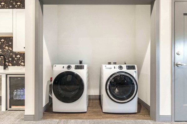 Ada-friendly Getaway In Walkable Downtown - Macon, GA