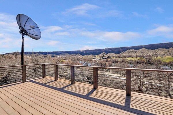 Warm Creek Bungalow, River Views - Twin Falls, ID