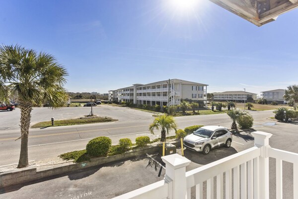 Seas You Later - 2 Bedroom Condo Just 2 Blocks From The Beach With Large Pool, Elevator - Oak Island, NC