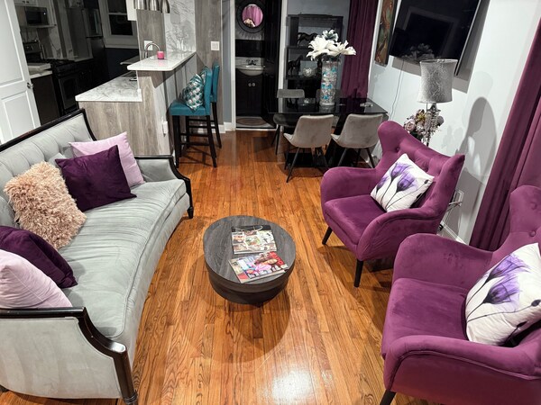 Spacious Dc Getaway  Modern Comfort  Walk-in Shower  Near Metro - Alexandria, VA