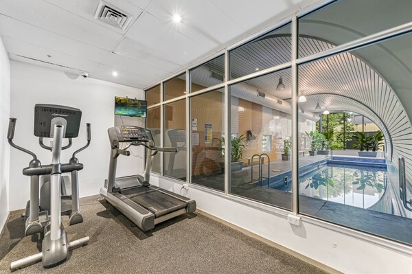 Melbourne Cbd 2br Apt With Pool & Gym Access - Williamstown