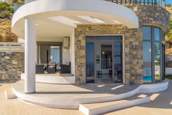 Villa In Elounda With Ocean Views & Pool - Elounda