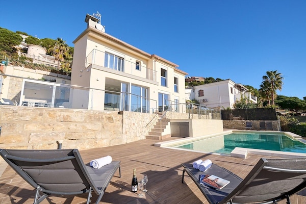 Schöne Villa Mit Terrasse In Strandnähe - Blanes