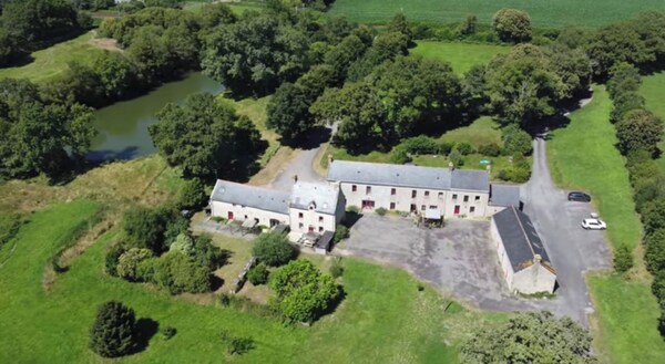 Grand Gîte 15 Pers. Avec éTang Privé, Nature & Calme à 20 Min Plages Du Morbihan - Morbihan