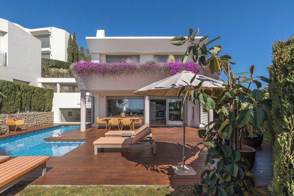 Welcome To Villa Ventura, A Stylish Property With Sea Views And Private Pool - Ibiza