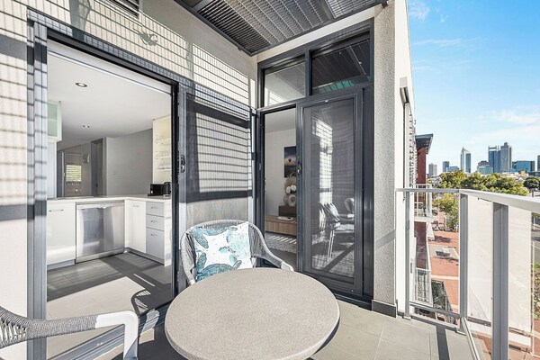 2bdr On Beaufort Street + Parking - Mount Lawley - Perth City Station